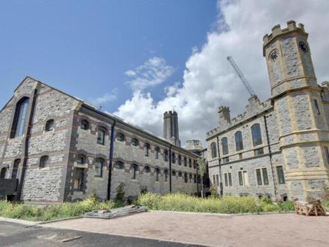 Radial House, Governors Walk, 2 Bedroom Flat