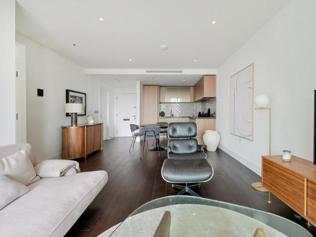 Radley House, Prince of Wales Drive. 1 bed apartment to rent £3,497 pcm £807 pw