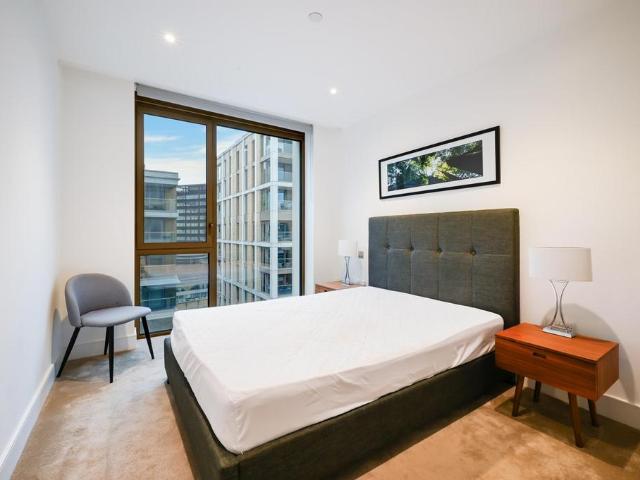 Radley House, Prince of Wales Drive. 2 bed apartment to rent £3,792 pcm £875 pw