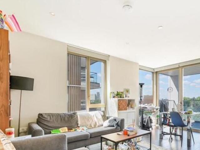 Radley House, Prince Of Wales Drive, 2 Bedroom Apartment