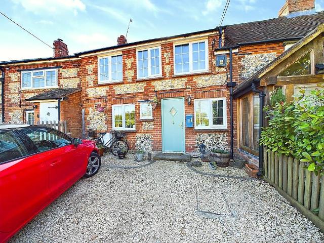 Radnage Common Road, High Wycombe, HP14 3 bed property to rent £1,850 pcm £427 pw