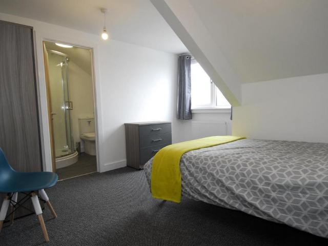 Radnor Street, Plymouth PL4 4 bed flat to rent £2,253 pcm £520 pw
