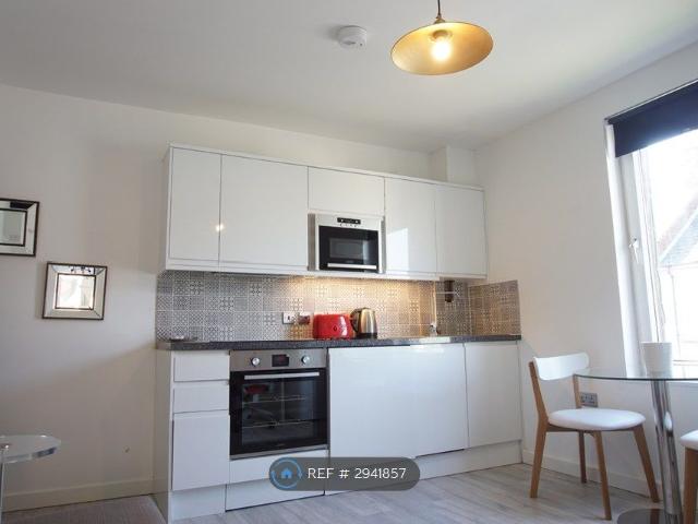 Radnor Street, Swindon SN1, 1 bed flat to rent, £925 pcm | PrimeLocation