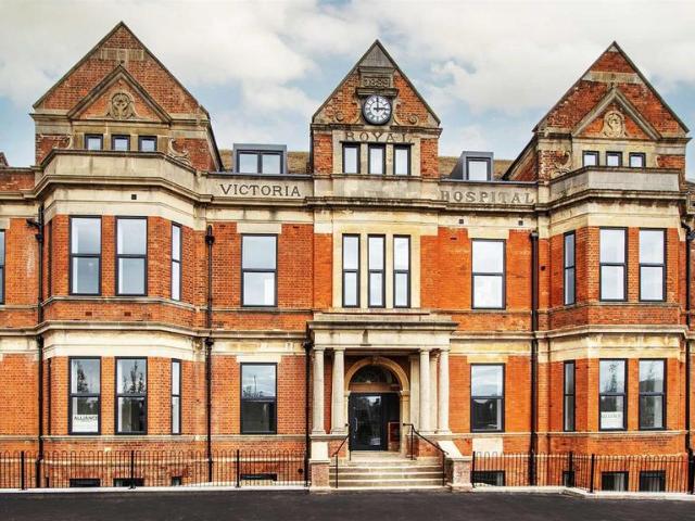 Radnor Park Avenue, Folkestone 2 bed flat to rent £1,245 pcm £287 pw
