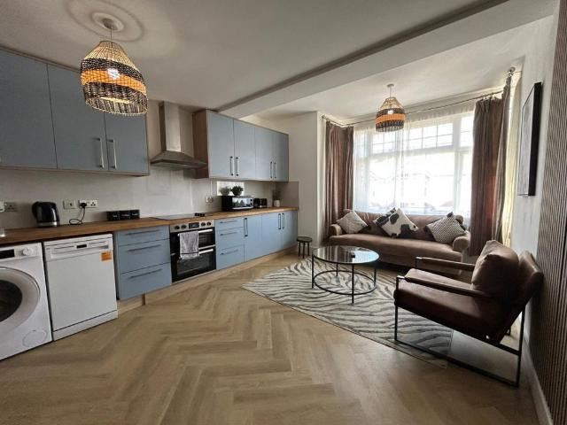 Radnor Road, Harrow HA1 3 bed flat to rent £2,400 pcm £554 pw
