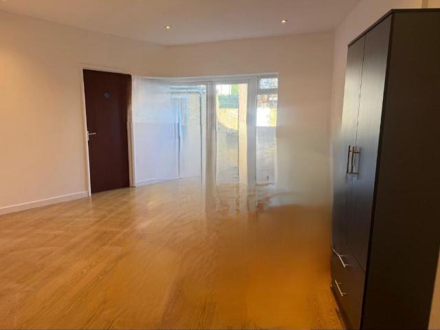 Radnor Road, London SE15, 1 bed property to rent, £2,000 pcm | PrimeLocation