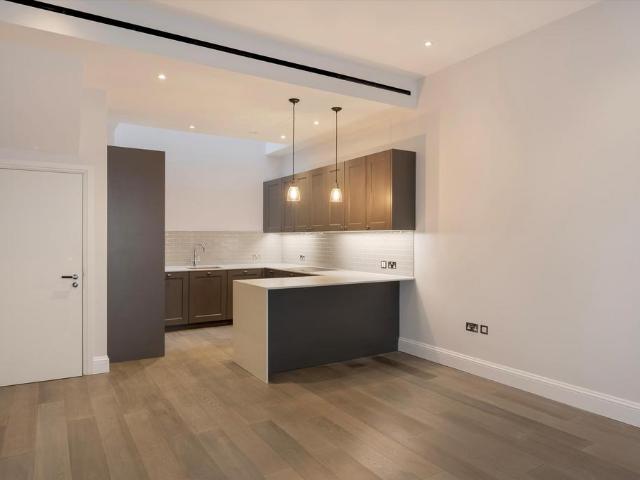 Radnor Walk, Chelsea, London SW3 3 bed detached house to rent £10,998 pcm £2,538 pw