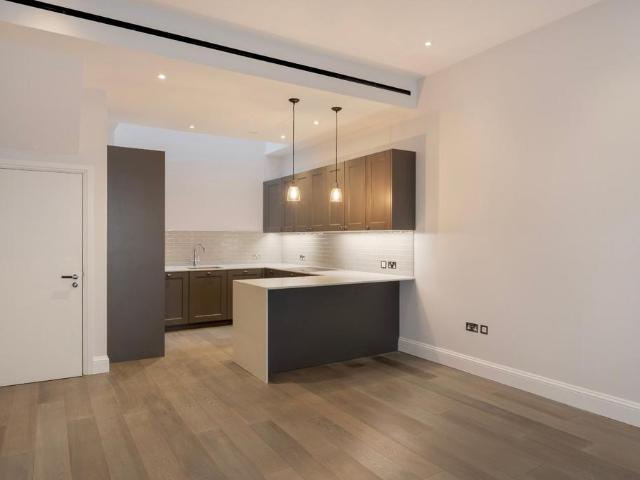 Radnor Walk, London, SW3 3 bed terraced house to rent £11,000 pcm £2,538 pw