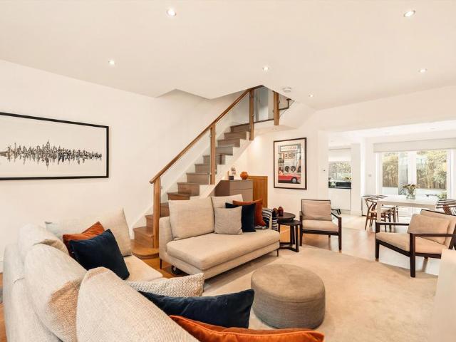 Radnor Walk, London, SW3 3 bed terraced house to rent £7,800 pcm £1,800 pw