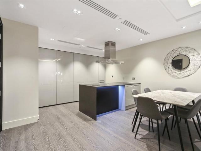 Radnor Terrace London W14 3 bed flat to rent £6,500 pcm £1,500 pw