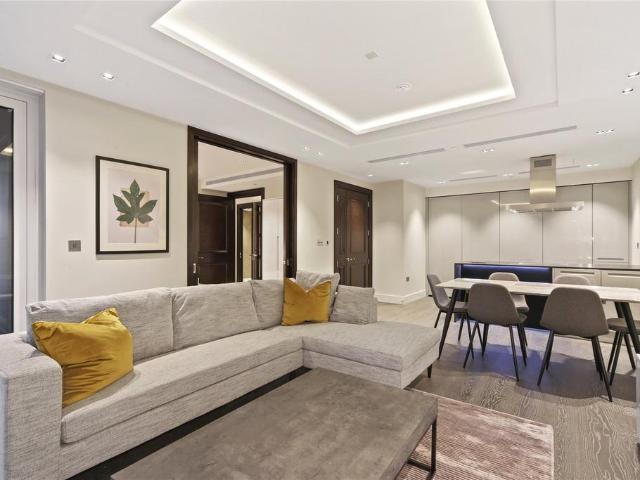 Radnor Terrace London W14 3 bed flat to rent £6,500 pcm £1,500 pw