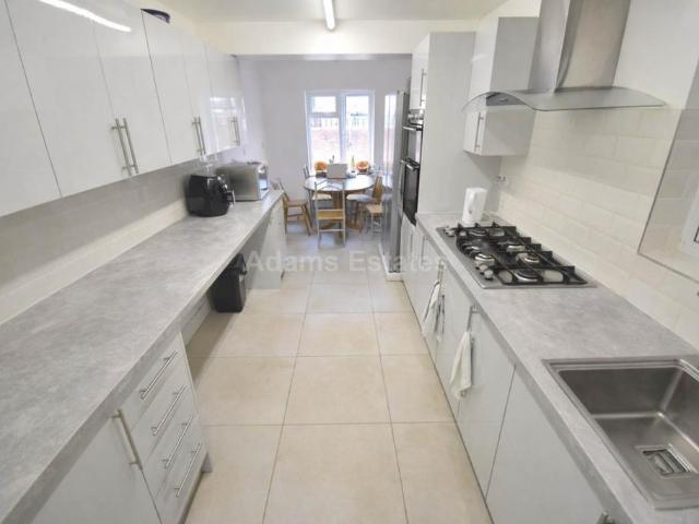 Radstock Road, Reading 6 bed terraced house to rent £4,200 pcm £969 pw