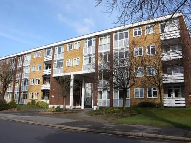 Radstone Court, Woking GU22, 2 bed flat to rent, £1,450 pcm | PrimeLocation