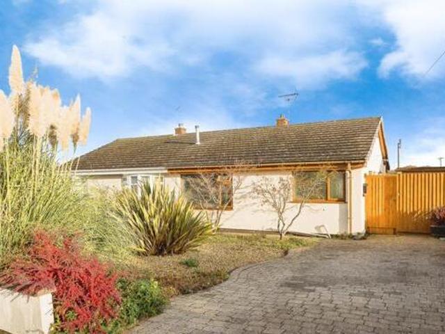 Raewood Avenue, Deeside, 1 Bedroom Semi detached