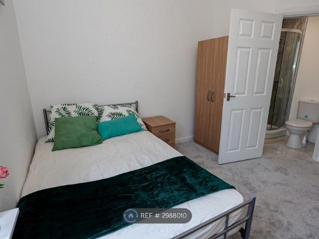 Rae Street, Stockport SK3, Room to rent, £700 pcm | PrimeLocation