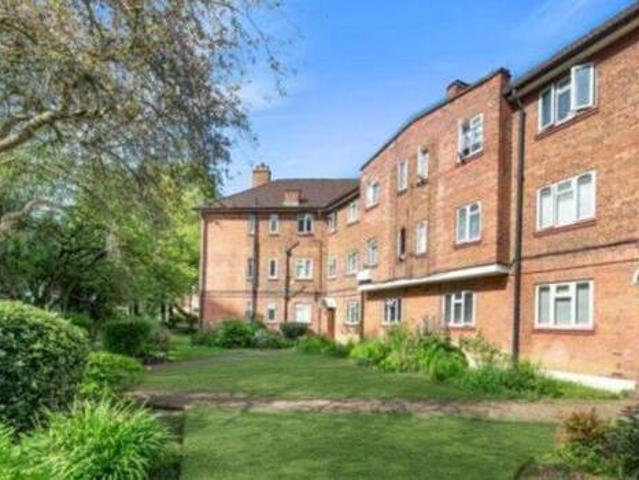 Raglan Court, Empire Way, 3 Bedroom Flat