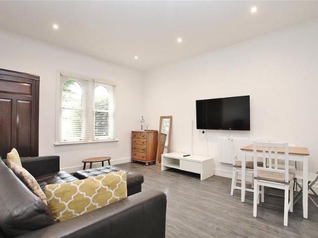 Raglan Road, Woking, Surrey, GU21