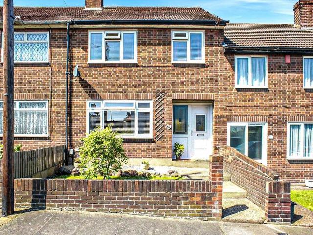 Raglan Road, Belvedere, Kent, DA17 3 bed terraced house to rent £1,900 pcm £438 pw