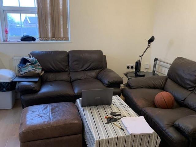 Raglan Road, Leeds LS6 2 bed flat to rent £1,000 pcm £231 pw