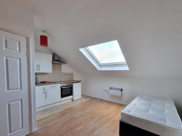 Railway Road, Newhaven, Studio Flat For
