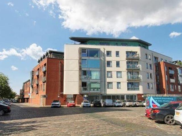 Railway Street, Hull Marina, 2 Bedroom Flat