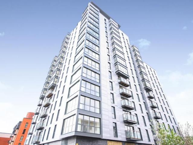 Railway Terrace, Slough, Berkshire SL2, 2 bed flat to rent, £1,550 pcm | PrimeLocation