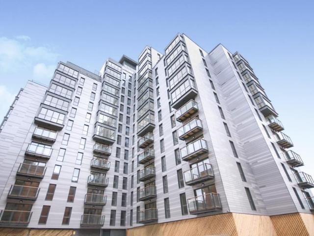 Railway Terrace, Slough, Berkshrie SL2, 2 bed flat to rent, £1,500 pcm | PrimeLocation