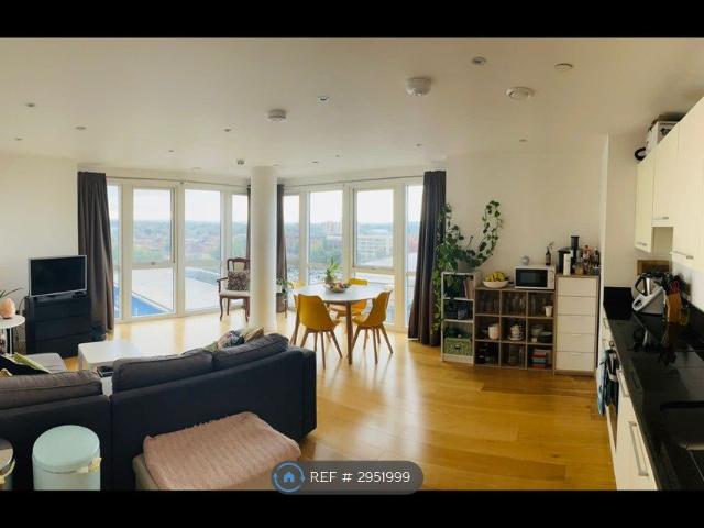 Railway Terrace, Slough SL2, 2 bed flat to rent, £1,750 pcm | PrimeLocation
