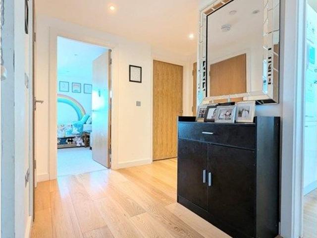 Railway Terrace, Slough SL2, 2 bed flat to rent, £1,800 pcm | PrimeLocation
