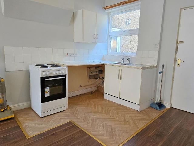 Railway Terrace, Rugby CV21, 1 bed flat to rent, £700 pcm | PrimeLocation