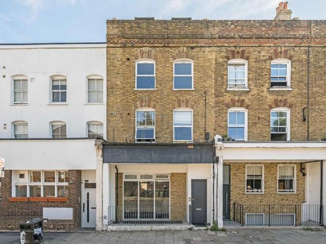 Railton Road, London SE24 4 bed flat to rent £4,500 pcm £1,038 pw