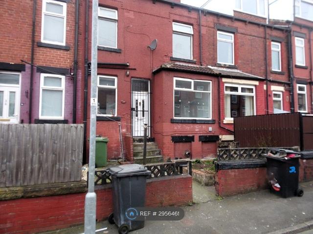 Raincliffe Grove, Leeds LS9, 2 bed terraced house to rent, £800 pcm | PrimeLocation