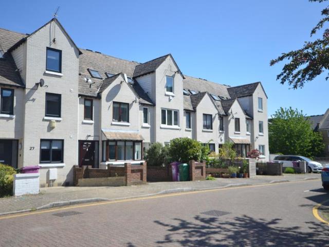 Rainbow Avenue, London E14 4 bed townhouse to rent £5,000 pcm £1,154 pw
