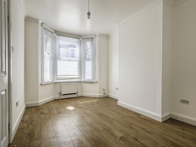 Rainham Road, Gillingham ME7, 3 bed terraced house to rent, £1,350 pcm | PrimeLocation
