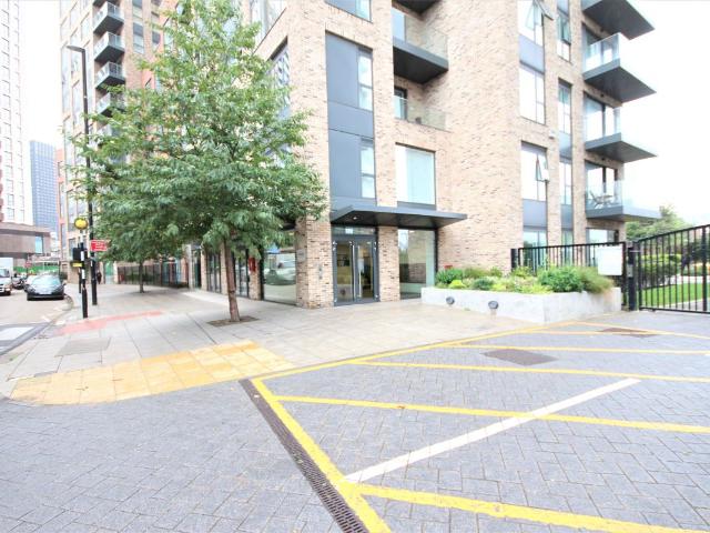 Rainier Apartments, Cherry Orchard Road, Croydon CR0, 1 bed flat to rent, £1,600 pcm | PrimeLocation