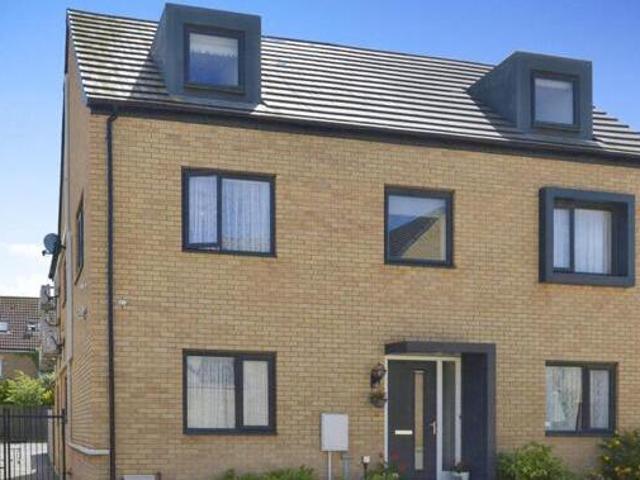 Rains Road, Oxley Park, 5 Bedroom Detached