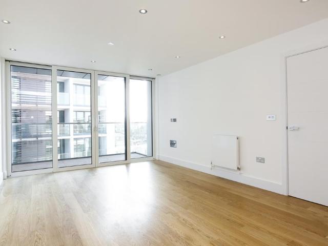 Rainsborough House, SW15 2 bed flat to rent £2,850 pcm £658 pw