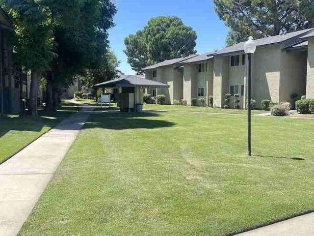 Raintree Garden Apartments 2 Bedroom Apartment for Rent at 5051 Ming Ave, Bakersfield, CA 93309