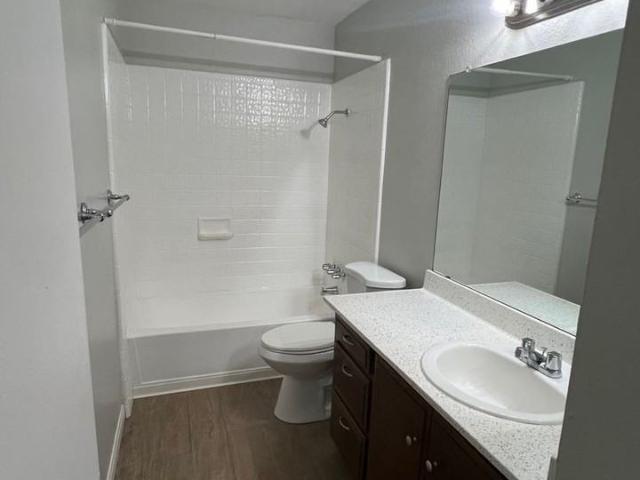 Raintree Garden Apartments 3 Bedroom Apartment for Rent at 5051 Ming Ave, Bakersfield, CA 93309