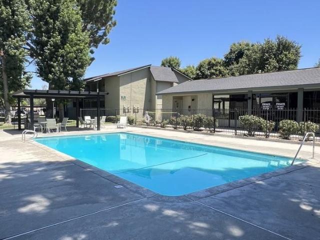 Raintree Garden Apartments 3 Bedroom Apartment for Rent at 5051 Ming Ave, Bakersfield, CA 93309