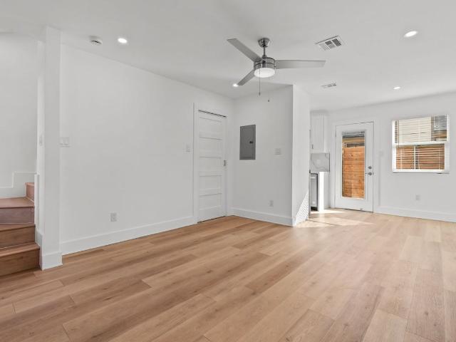 Raintree Luxury Apartments 2 Bedroom Apartment for Rent at 2706 Wheless Ln, Austin, TX 78723 Windsor Park