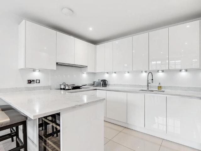 Rainville Road, London 2 bed apartment to rent £4,182 pcm £965 pw