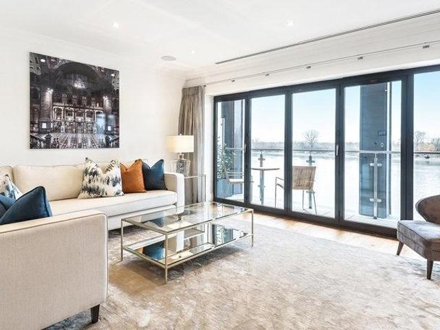 Rainville Road, London W6 3 bed townhouse to rent £12,176 pcm £2,810 pw