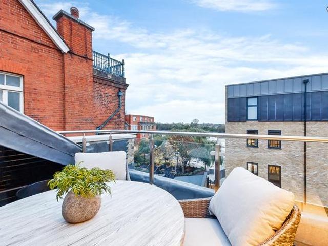 Rainville Road, London W6 2 bed flat to rent £5,893 pcm £1,360 pw