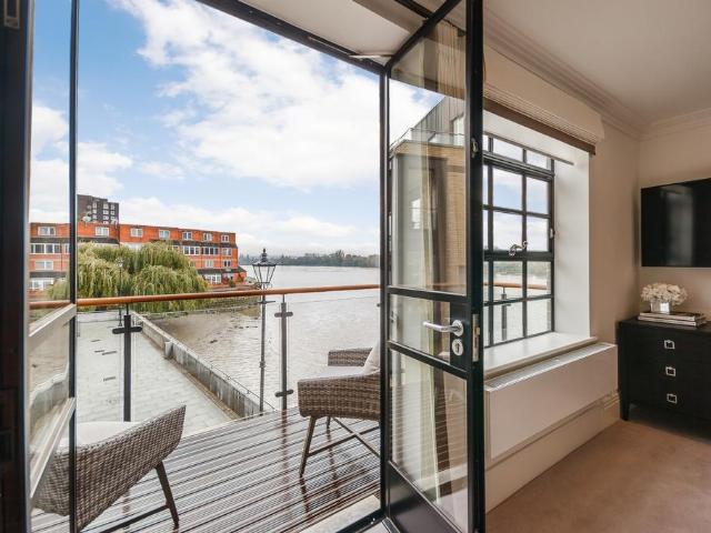 Rainville Rd, London W6 3 bed apartment to rent £8,385 pcm £1,935 pw