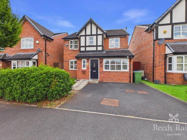 Raisbeck Road, Stockport SK2 4 bed detached house to rent £2,700 pcm £623 pw