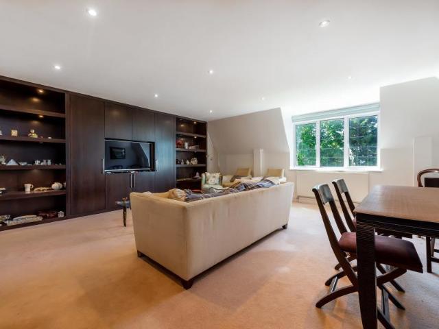 Raleigh Close, Hendon, NW4 3 bed apartment to rent £3,696 pcm £853 pw