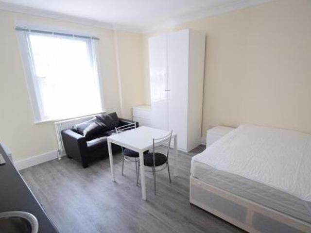 Raleigh Close, London, Studio Flat For