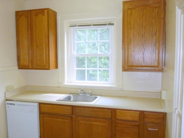 Raleigh Court 4 Bedroom Apartment for Rent at 10 University Cir, Charlottesville, VA 22903 Venable
