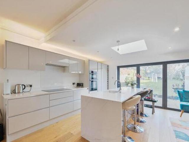 Raleigh Drive, Whetstone, 3 Bedroom House
